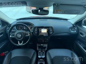 Grey Jeep Compass 2021 in Riga, with an engine capacity of 1.30 L and mileage of 78 thousand km for 14000 €, photo 8 on AUTOMOTO.COM.LV