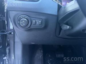 Grey Jeep Compass 2021 in Riga, with an engine capacity of 1.30 L and mileage of 78 thousand km for 14000 €, photo 16 on AUTOMOTO.COM.LV