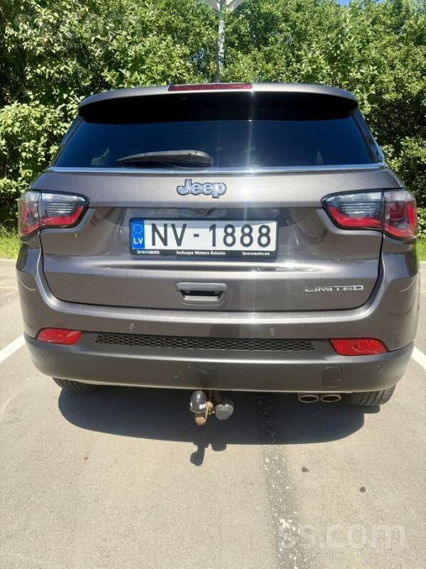 Grey Jeep Compass 2021 in Riga, with an engine capacity of 1.30 L and mileage of 80 thousand km for 16795 €, photo 4 on AUTOMOTO.COM.LV