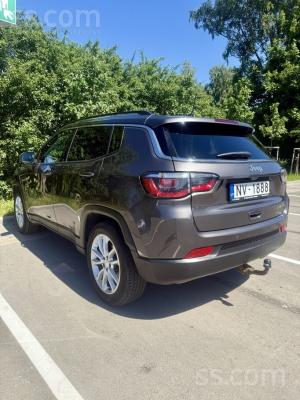 Pelēks Jeep Compass 2021 Rīga, ar dzinēja tilpumu 1.30 L un nobraukumu 80 tūkst. km par 16795 €, foto 6 vietnē AUTOMOTO.COM.LV
