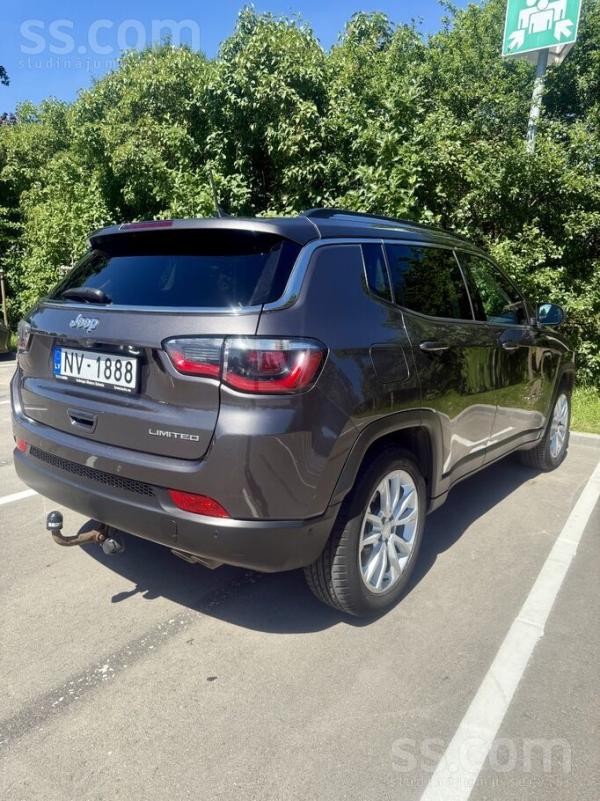 Grey Jeep Compass 2021 in Riga, with an engine capacity of 1.30 L and mileage of 80 thousand km for 16795 €, photo 6 on AUTOMOTO.COM.LV