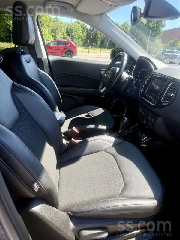 Grey Jeep Compass 2021 in Riga, with an engine capacity of 1.30 L and mileage of 80 thousand km for 16795 €, photo 9 on AUTOMOTO.COM.LV