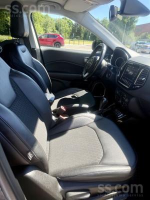 Pelēks Jeep Compass 2021 Rīga, ar dzinēja tilpumu 1.30 L un nobraukumu 80 tūkst. km par 16795 €, foto 10 vietnē AUTOMOTO.COM.LV