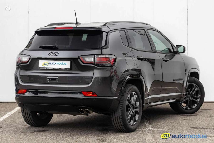 Pelēks Jeep Compass 2021 Viļņa, ar dzinēja tilpumu 1.33 L un nobraukumu 130 tūkst. km par 18880 €, foto 3 vietnē AUTOMOTO.COM.LV