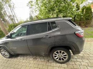 Grey Jeep Compass 2021 in Jurmala, with an engine capacity of 1.60 L and mileage of 70 thousand km for 13100 €, photo 4 on AUTOMOTO.COM.LV