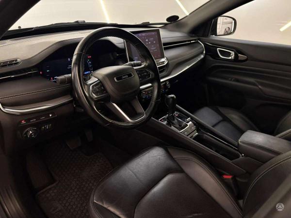 Pelēks Jeep Compass 2021 Marijampole, ar dzinēja tilpumu 1.33 L un nobraukumu 196 tūkst. km par 15999 €, foto 3 vietnē AUTOMOTO.COM.LV