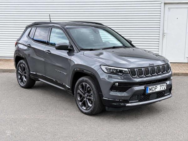 Jeep Compass 2021 in Vilnius on AUTOMOTO.COM.LV Grey Jeep Compass 2021 in Vilnius, with an engine capacity of 1.33 L and mileage of 130 thousand km for 16950 β¬, photo 3 on AUTOMOTO.COM.LV