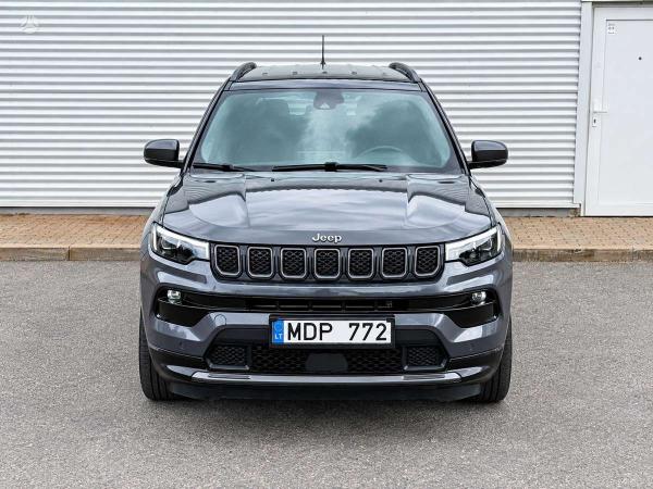 Jeep Compass 2021 in Vilnius on AUTOMOTO.COM.LV Grey Jeep Compass 2021 in Vilnius, with an engine capacity of 1.33 L and mileage of 130 thousand km for 16950 β¬, photo 6 on AUTOMOTO.COM.LV