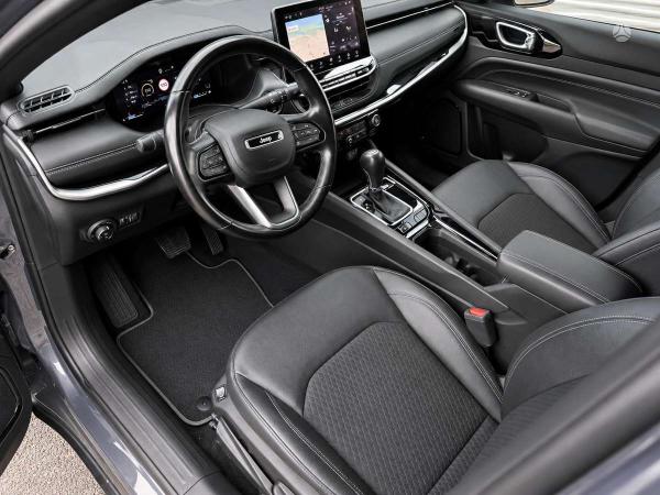 Jeep Compass 2021 in Vilnius on AUTOMOTO.COM.LV Grey Jeep Compass 2021 in Vilnius, with an engine capacity of 1.33 L and mileage of 130 thousand km for 16950 β¬, photo 9 on AUTOMOTO.COM.LV