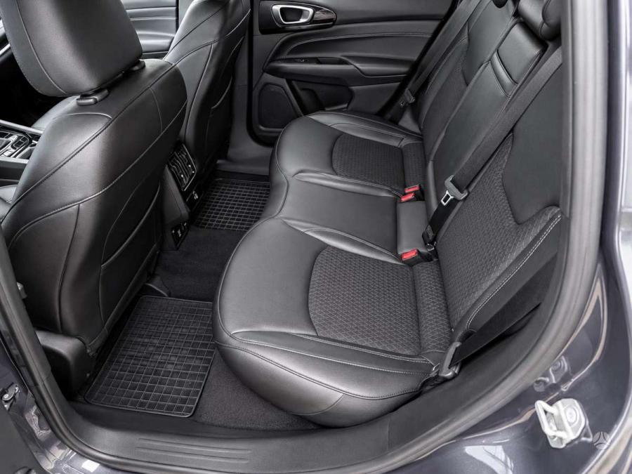 Pelēks Jeep Compass 2021 Viļņa, ar dzinēja tilpumu 1.33 L un nobraukumu 130 tūkst. km par 16950 €, foto 10 vietnē AUTOMOTO.COM.LV
