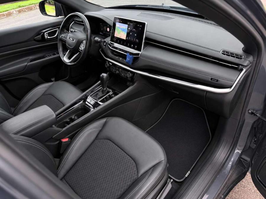 Pelēks Jeep Compass 2021 Viļņa, ar dzinēja tilpumu 1.33 L un nobraukumu 130 tūkst. km par 16950 €, foto 12 vietnē AUTOMOTO.COM.LV