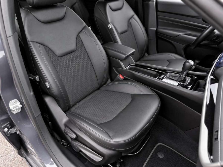 Pelēks Jeep Compass 2021 Viļņa, ar dzinēja tilpumu 1.33 L un nobraukumu 130 tūkst. km par 16950 €, foto 13 vietnē AUTOMOTO.COM.LV