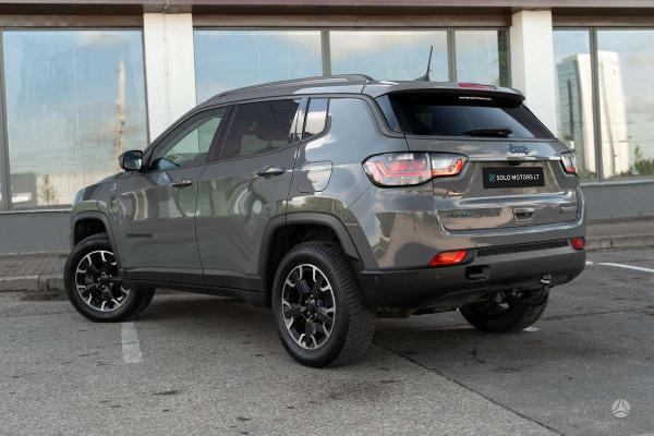 Jeep Compass 2021 Viļņa vietnē Pelēks Jeep Compass 2021 Viļņa, ar dzinēja tilpumu 1.33 L un nobraukumu 131 tūkst. km par 19555 €, foto 6 vietnē AUTOMOTO.COM.LV