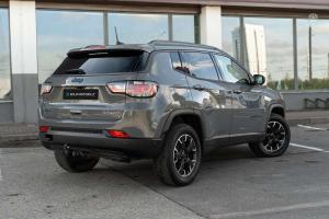Pelēks Jeep Compass 2021 Viļņa, ar dzinēja tilpumu 1.33 L un nobraukumu 131 tūkst. km par 19555 €, foto 7 vietnē AUTOMOTO.COM.LV
