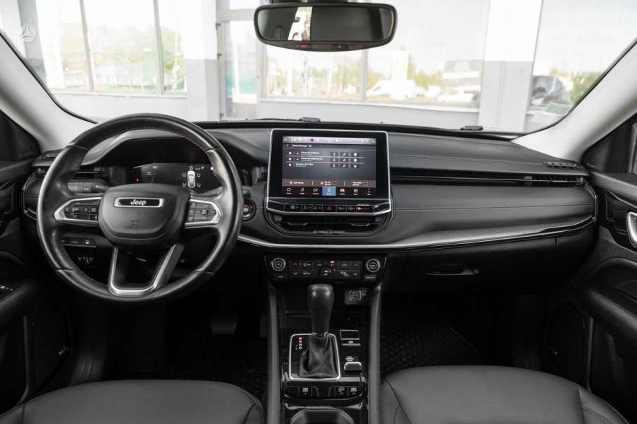 Pelēks Jeep Compass 2021 Viļņa, ar dzinēja tilpumu 1.33 L un nobraukumu 131 tūkst. km par 19555 €, foto 20 vietnē AUTOMOTO.COM.LV