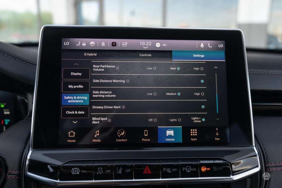 Pelēks Jeep Compass 2021 Viļņa, ar dzinēja tilpumu 1.33 L un nobraukumu 131 tūkst. km par 19555 €, foto 30 vietnē AUTOMOTO.COM.LV