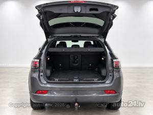 Pelēks Jeep Compass 2021 Tallina, ar dzinēja tilpumu 0.00 L un nobraukumu 195 tūkst. km par 15999 €, foto 12 vietnē AUTOMOTO.COM.LV