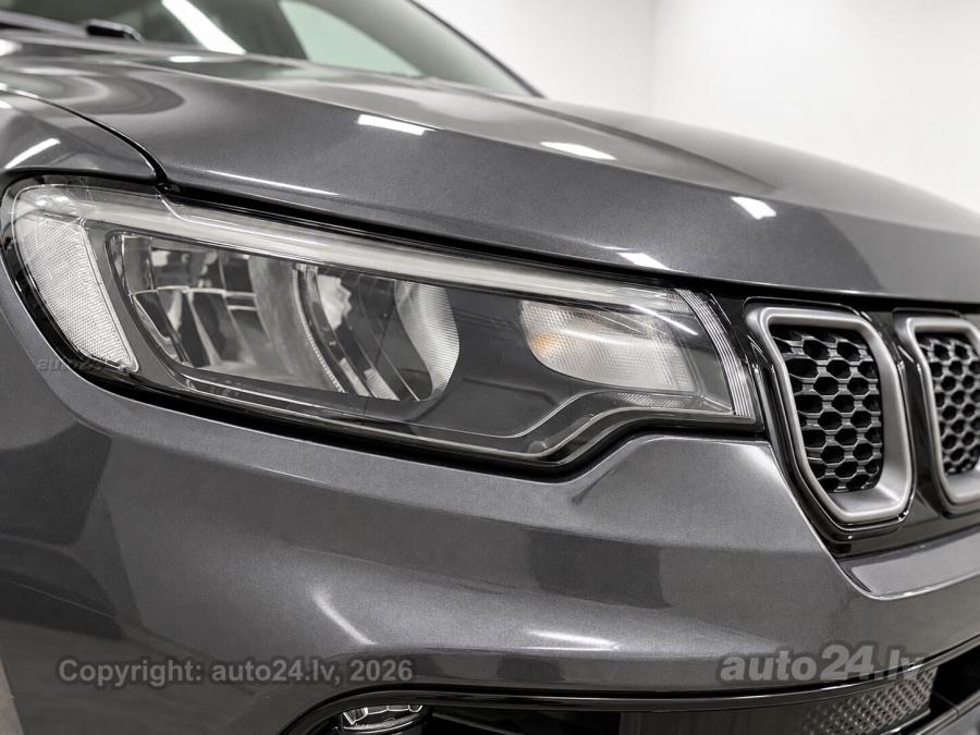 Pelēks Jeep Compass 2021 Tallina, ar dzinēja tilpumu 0.00 L un nobraukumu 195 tūkst. km par 15999 €, foto 23 vietnē AUTOMOTO.COM.LV