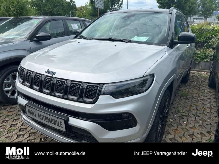 Grey Jeep Compass 2022 in Kaunas, with an engine capacity of 1.30 L and mileage of 29 thousand km for 32597 €, photo 1 on AUTOMOTO.COM.LV