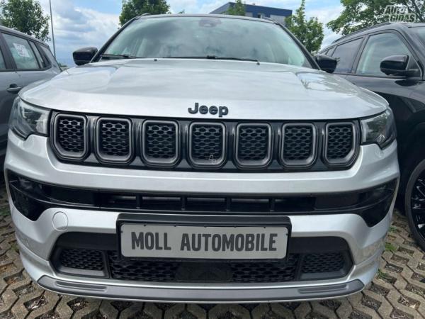 Grey Jeep Compass 2022 in Kaunas, with an engine capacity of 1.30 L and mileage of 29 thousand km for 32597 €, photo 3 on AUTOMOTO.COM.LV