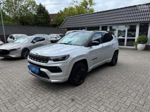 Pelēks Jeep Compass 2022 Kauņa, ar dzinēja tilpumu 1.30 L un nobraukumu 19 tūkst. km par 27540 €, foto  vietnē AUTOMOTO.COM.LV