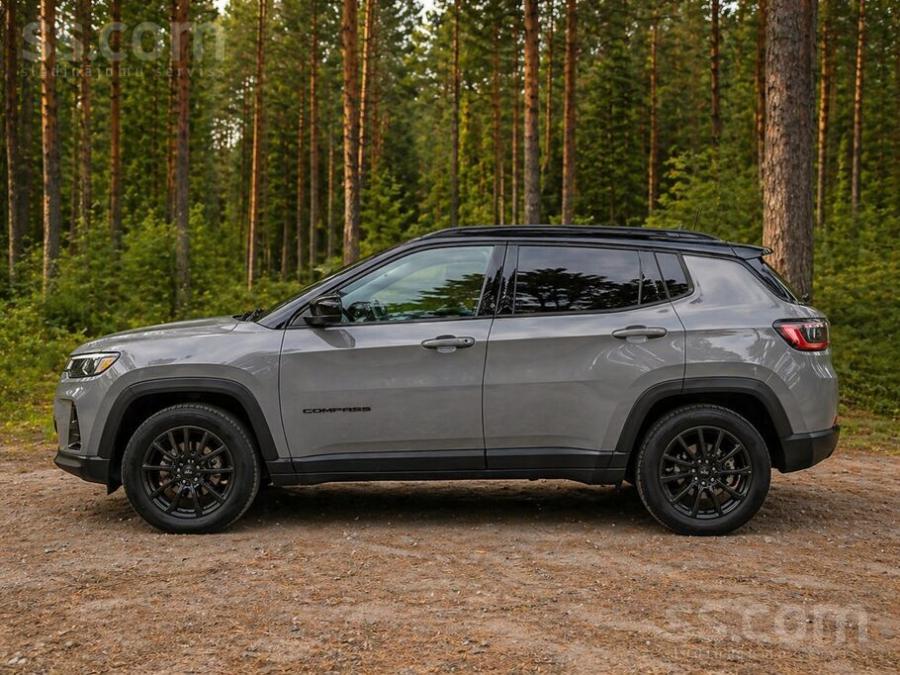Pelēks Jeep Compass 2022 Rīga, ar dzinēja tilpumu 1.30 L un nobraukumu 50 tūkst. km par 18900 €, foto 3 vietnē AUTOMOTO.COM.LV