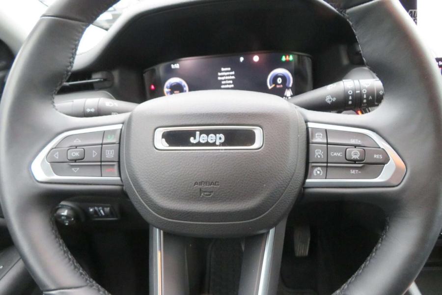 Grey Jeep Compass 2023 in Kaunas, with an engine capacity of 1.50 L and mileage of 25 thousand km for 27772 €, photo 10 on AUTOMOTO.COM.LV