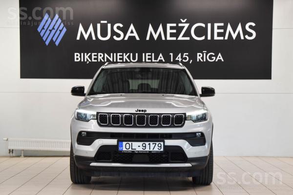 Grey Jeep Compass 2023 in Riga, with an engine capacity of 1.50 L and mileage of 54 thousand km for 21990 €, photo 2 on AUTOMOTO.COM.LV