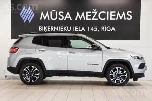 Pelēks Jeep Compass 2023 Rīga, ar dzinēja tilpumu 1.50 L un nobraukumu 54 tūkst. km par 21990 €, foto 5 vietnē AUTOMOTO.COM.LV