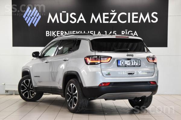 Grey Jeep Compass 2023 in Riga, with an engine capacity of 1.50 L and mileage of 54 thousand km for 21990 €, photo 6 on AUTOMOTO.COM.LV