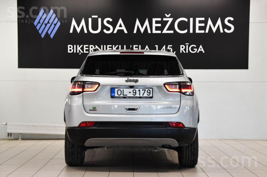 Pelēks Jeep Compass 2023 Rīga, ar dzinēja tilpumu 1.50 L un nobraukumu 54 tūkst. km par 21990 €, foto 8 vietnē AUTOMOTO.COM.LV