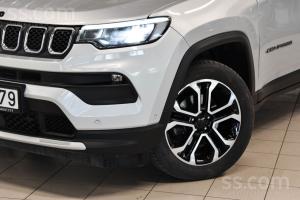 Pelēks Jeep Compass 2023 Rīga, ar dzinēja tilpumu 1.50 L un nobraukumu 54 tūkst. km par 21990 €, foto 10 vietnē AUTOMOTO.COM.LV