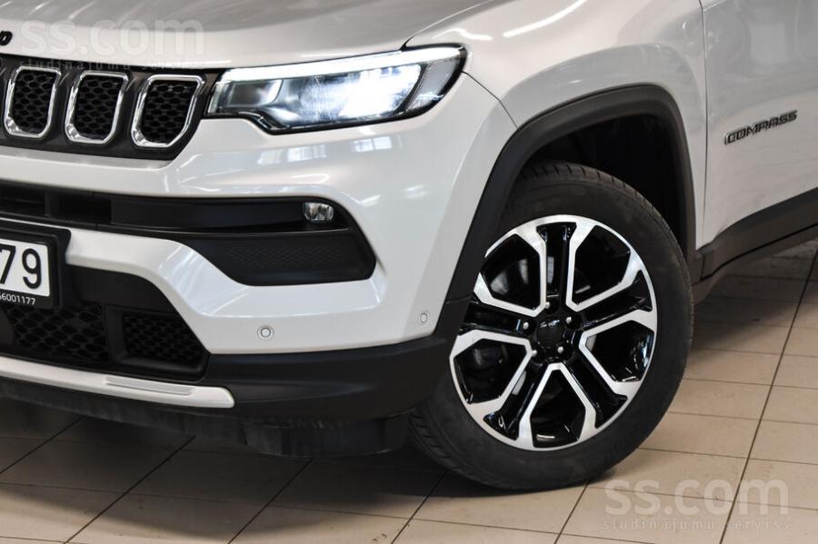 Pelēks Jeep Compass 2023 Rīga, ar dzinēja tilpumu 1.50 L un nobraukumu 54 tūkst. km par 21990 €, foto 10 vietnē AUTOMOTO.COM.LV