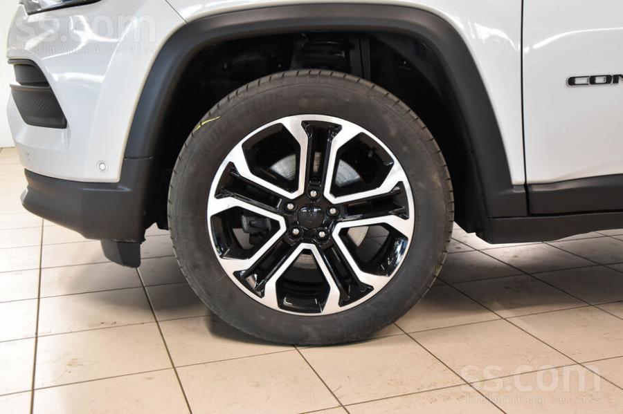 Pelēks Jeep Compass 2023 Rīga, ar dzinēja tilpumu 1.50 L un nobraukumu 54 tūkst. km par 21990 €, foto 12 vietnē AUTOMOTO.COM.LV