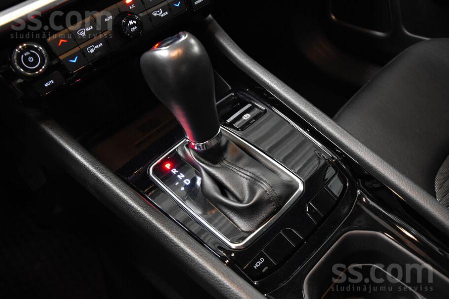 Pelēks Jeep Compass 2023 Rīga, ar dzinēja tilpumu 1.50 L un nobraukumu 54 tūkst. km par 21990 €, foto 23 vietnē AUTOMOTO.COM.LV