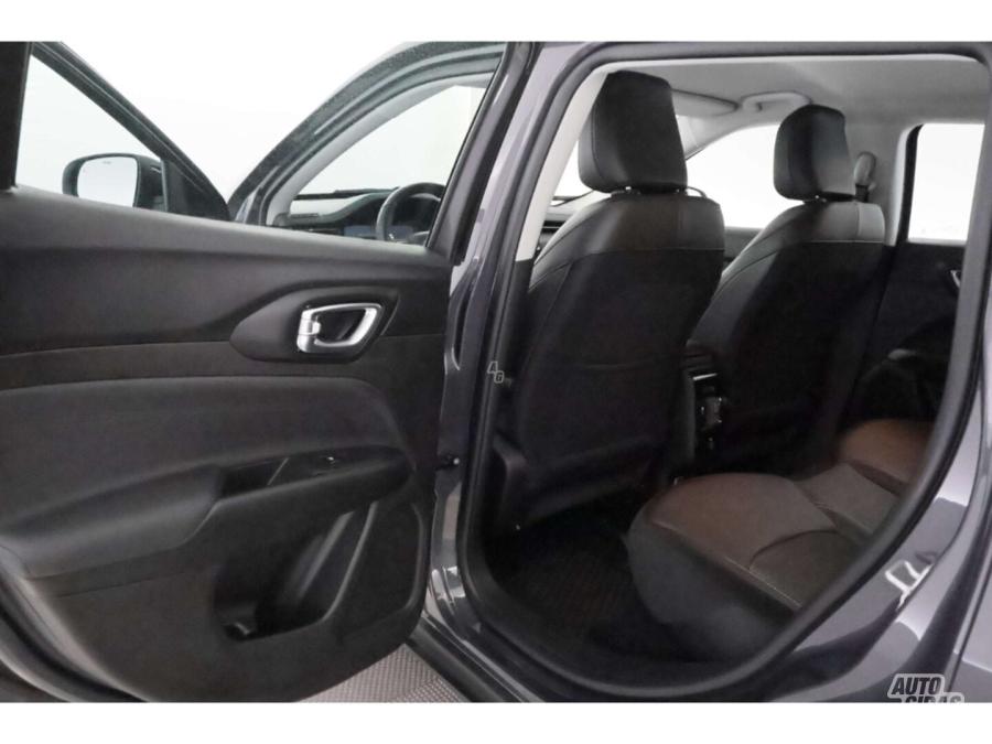 Grey Jeep Compass 2024 in Kaunas, with an engine capacity of 1.50 L and mileage of 16 thousand km for 25377 €, photo 18 on AUTOMOTO.COM.LV