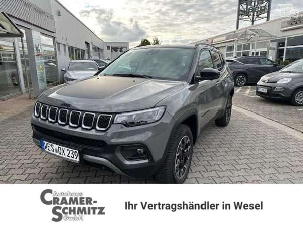 Pelēks Jeep Compass 2024 Kauņa, ar dzinēja tilpumu 1.30 L un nobraukumu 16 tūkst. km par 32690 €, foto 1 vietnē AUTOMOTO.COM.LV