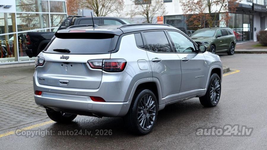 Grey Jeep Compass 2025 in Tallinn, with an engine capacity of 2.00 L and mileage of 7 thousand km for 35000 €, photo 4 on AUTOMOTO.COM.LV