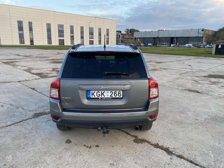 Grey Jeep Compass 2012 in Kaunas, with an engine capacity of 2.14 L and mileage of 250 thousand km for 2000 €, photo 2 on AUTOMOTO.COM.LV