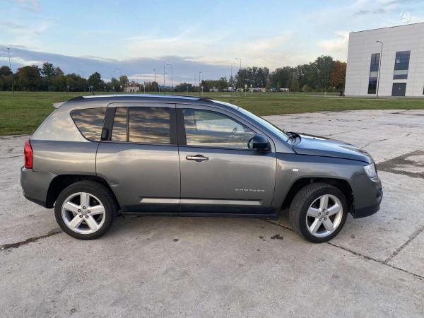 Grey Jeep Compass 2012 in Kaunas, with an engine capacity of 2.14 L and mileage of 250 thousand km for 2000 €, photo 3 on AUTOMOTO.COM.LV
