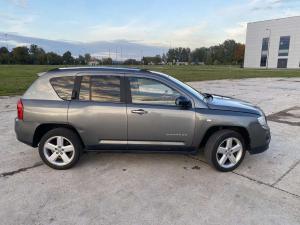 Grey Jeep Compass 2012 in Kaunas, with an engine capacity of 2.14 L and mileage of 250 thousand km for 2000 €, photo 3 on AUTOMOTO.COM.LV