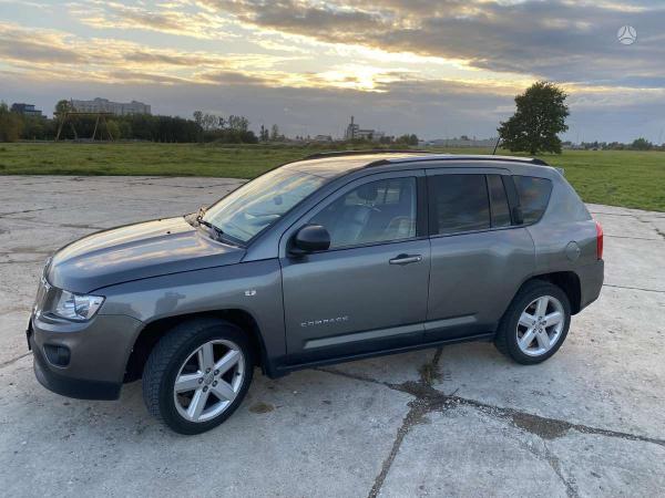 Grey Jeep Compass 2012 in Kaunas, with an engine capacity of 2.14 L and mileage of 250 thousand km for 2000 €, photo 4 on AUTOMOTO.COM.LV