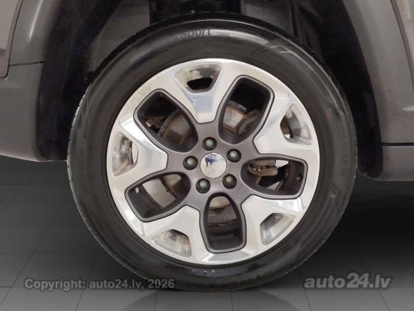 Grey Jeep Compass 2019 in Tallinn, with an engine capacity of 1.40 L and mileage of 154 thousand km for 10990 €, photo 10 on AUTOMOTO.COM.LV