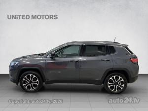 Grey Jeep Compass 2022 in Tallinn, with an engine capacity of 1.30 L and mileage of 32 thousand km for 23900 €, photo 3 on AUTOMOTO.COM.LV