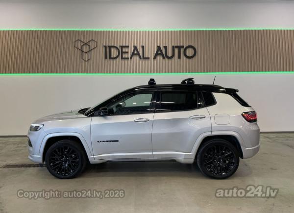 Pelēks Jeep Compass 2022 Tallina, ar dzinēja tilpumu 1.30 L un nobraukumu 67 tūkst. km par 28990 €, foto 2 vietnē AUTOMOTO.COM.LV