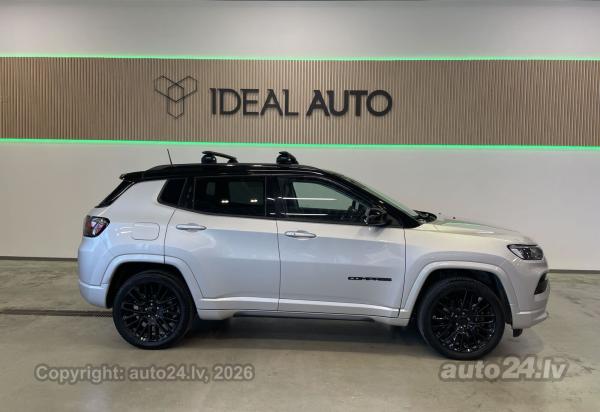 Pelēks Jeep Compass 2022 Tallina, ar dzinēja tilpumu 1.30 L un nobraukumu 67 tūkst. km par 28990 €, foto 3 vietnē AUTOMOTO.COM.LV