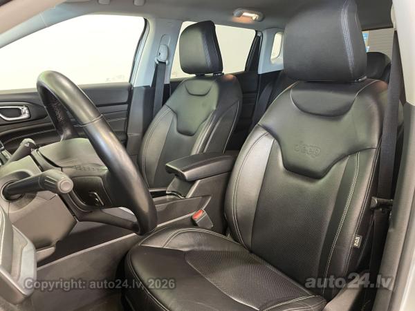 Pelēks Jeep Compass 2022 Tallina, ar dzinēja tilpumu 1.30 L un nobraukumu 67 tūkst. km par 28990 €, foto 7 vietnē AUTOMOTO.COM.LV