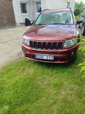 Sarkans Jeep Compass 2008 Kaišiadorys, ar dzinēja tilpumu 2.36 L un nobraukumu 235 tūkst. km par 1450 €, foto  vietnē AUTOMOTO.COM.LV