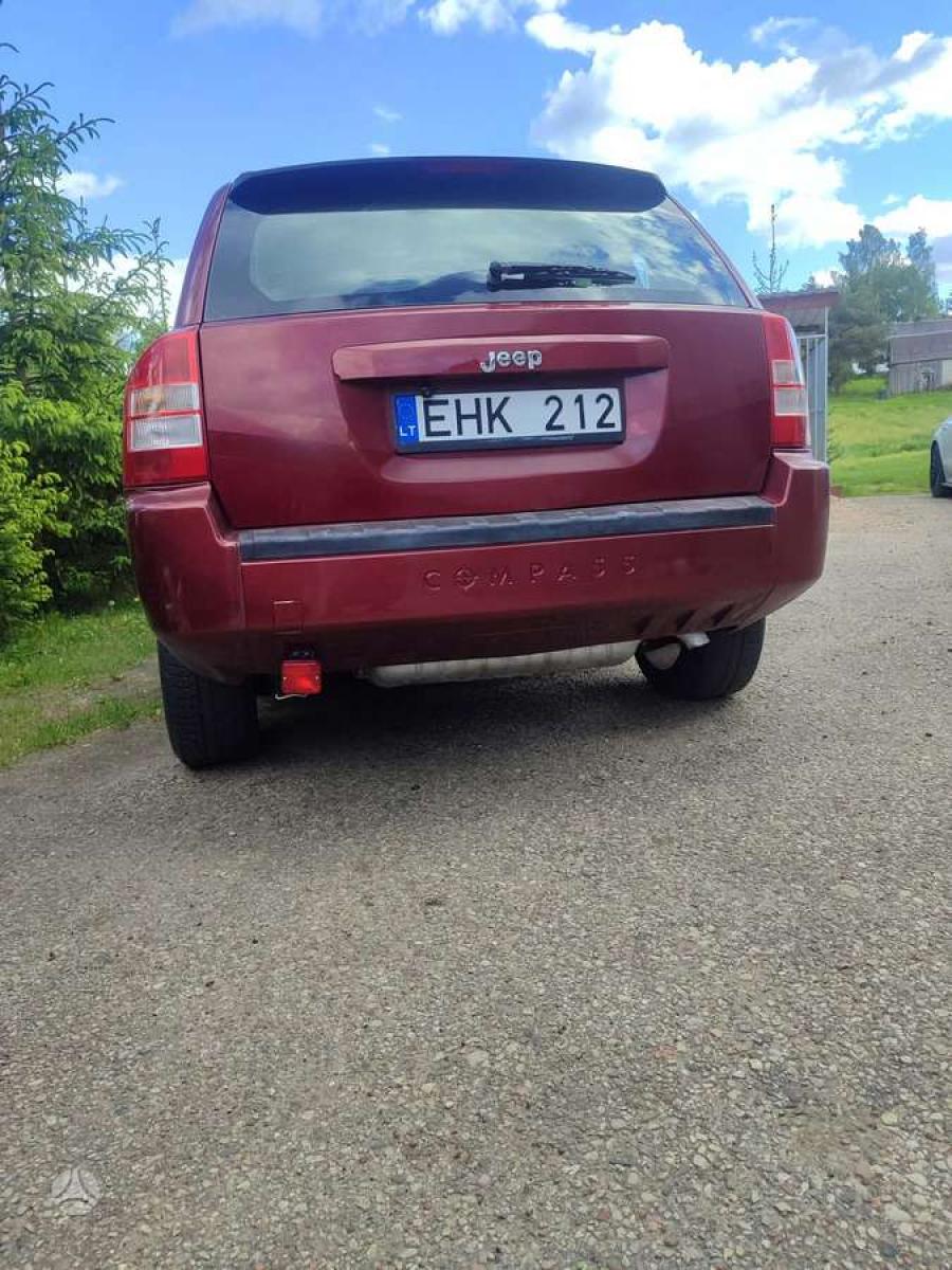Sarkans Jeep Compass 2008 Kaišiadorys, ar dzinēja tilpumu 2.36 L un nobraukumu 235 tūkst. km par 1450 €, foto 4 vietnē AUTOMOTO.COM.LV