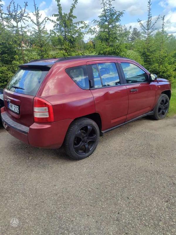 Sarkans Jeep Compass 2008 Kaišiadorys, ar dzinēja tilpumu 2.36 L un nobraukumu 235 tūkst. km par 1450 €, foto 4 vietnē AUTOMOTO.COM.LV